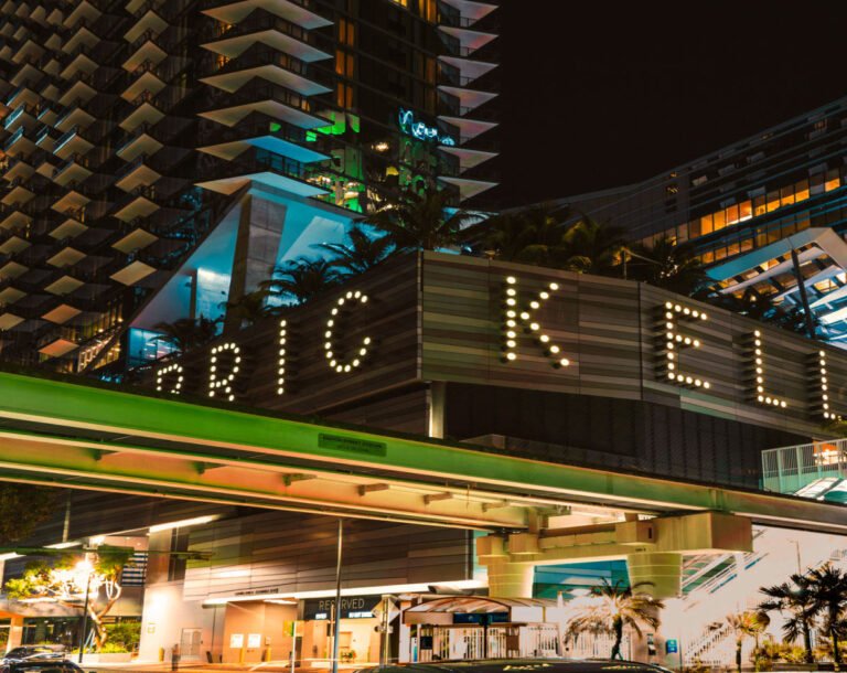 Mercedes Benz Tower | Venta para Apartamentos Lujosos en Brickell Miami